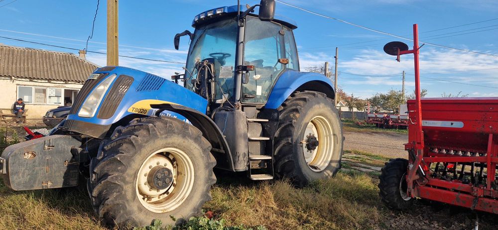 Vand tractor T8020, an fab.2009,cu motor defect.. Urdesti • OLX.ro