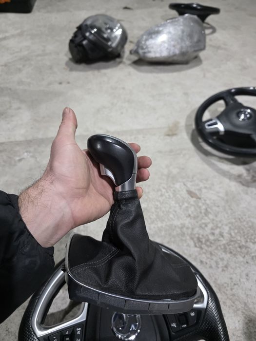 Volan + nuca schimbator Insignia Opc line Craiova • OLX.ro