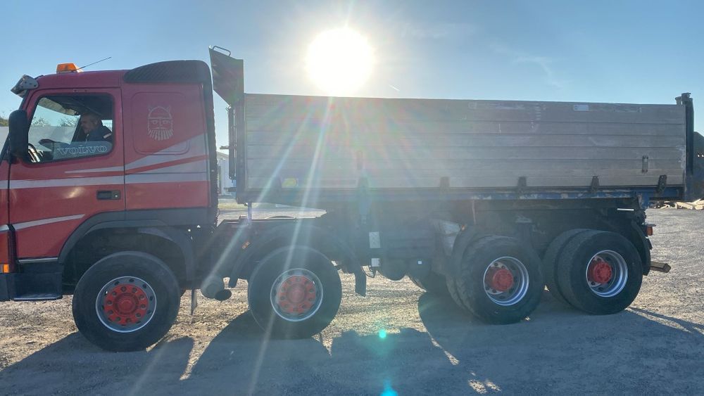 Basculanta Volvo 8x4 Oradea • OLX.ro