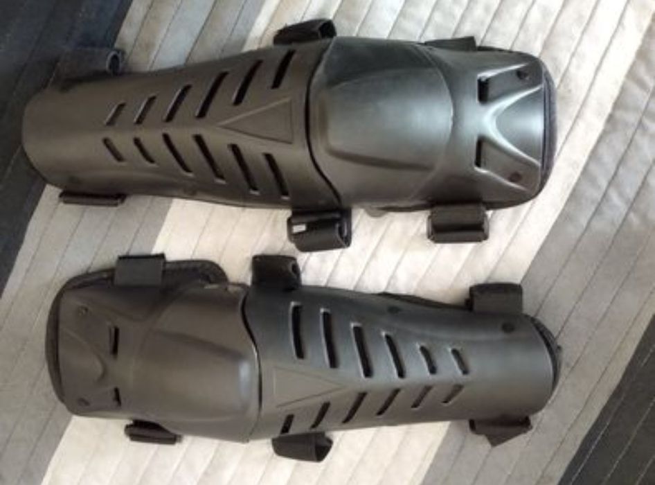 Genunchiere moto, protectii genunchi, aparatori prinderi elastice Noi ...
