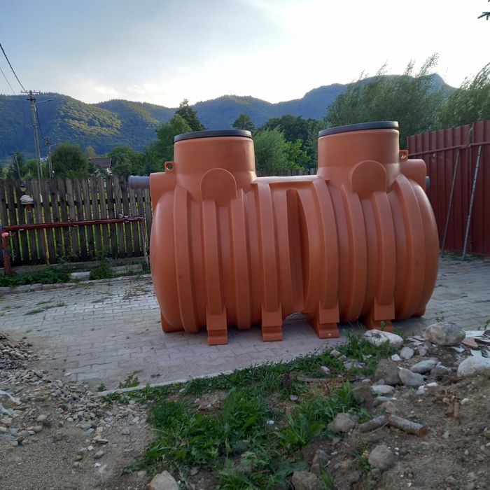 Vand fosa septica bicamerala Valrom, 3500l, in perfecta stare. Bran ...