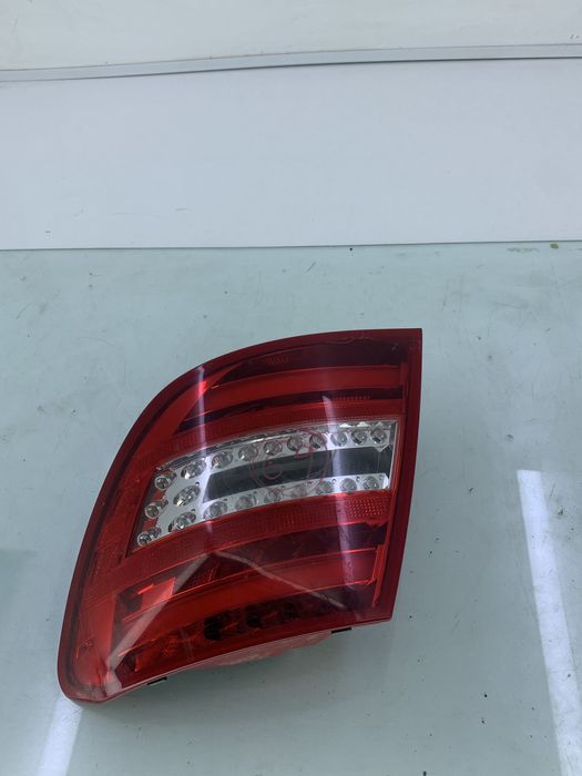 Dezmembrez Stop aripa dreapta de pe Mercedes-Benz C CLASS W204 S204 ...