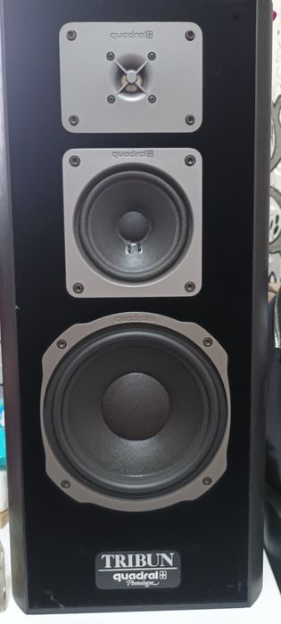 Stație cu 4 boxe merge foarte bine sunt aproape noi aduse din Germania ...