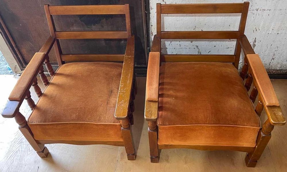 2 buc Fotoliu Vintage cu cadru din lemn; Fotolii cu sezut tapitat ...