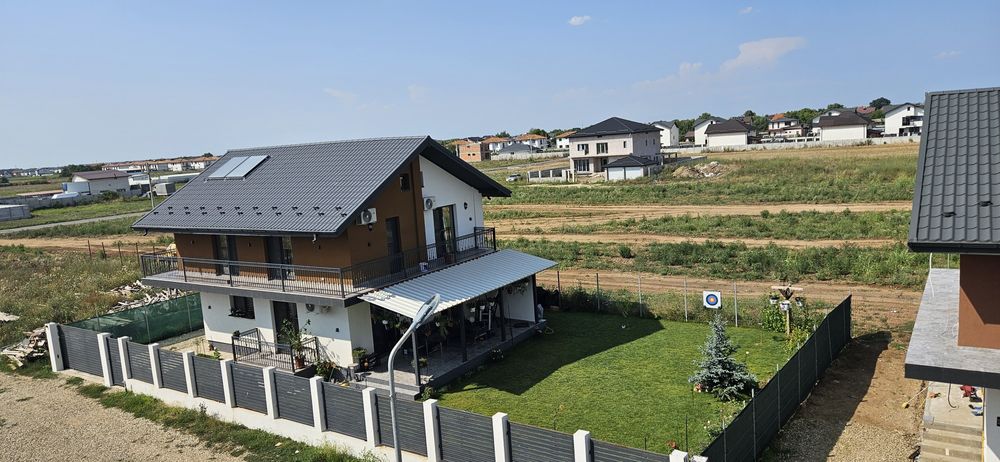 Case de vanzare cu beci/PIVNITA și balcon circular Dragomiresti-Deal ...