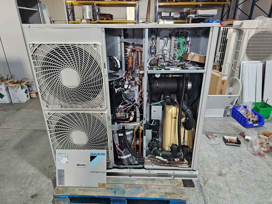 Термопомпа Daikin Altherma - 14 KW - моноблок - EDHQ014BB6V3 гр. Асеновград • OLX.bg