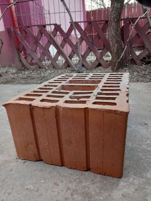 Vand caramida mare , mica si boltari Mizil • OLX.ro