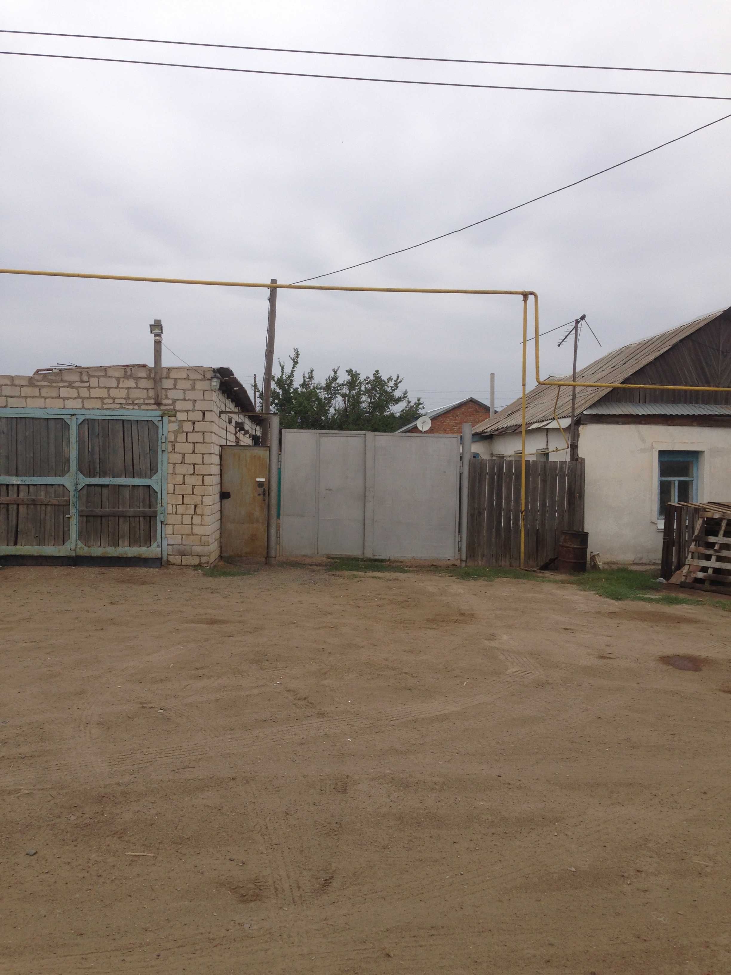 Три дома и гараж на одном участке: 25 000 000 тг. - Продажа домов ...
