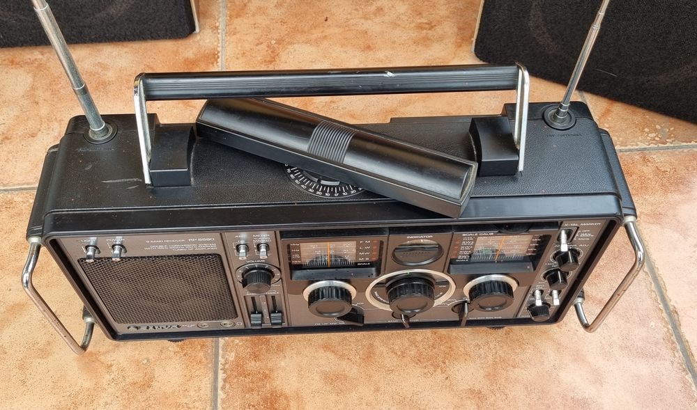 Sanyo RP 8880 world receiver Albesti-Muru • OLX.ro