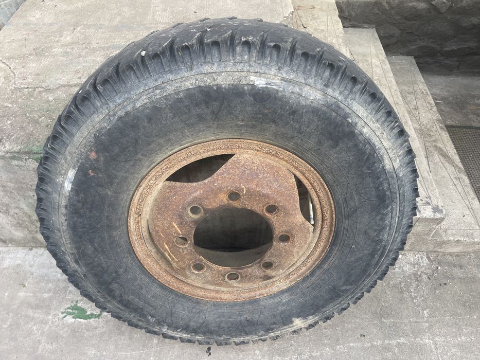 Roata 1100 r20 11.00 1200 r20 12.00 r20 cu 8 gauri pt remorca Lipova ...