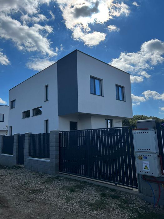 Vand casa in Crevedia 130mp Crevedia • OLX.ro