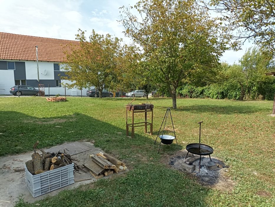 Cabană pe malul lacului Surduc Fardea • OLX.ro