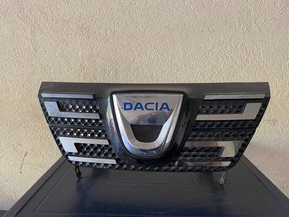Grila Incarcare Centrala Cu Emblema Dacia Spring 2021 2022 2023 Sibiu • OLX.ro