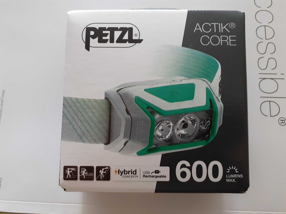 Челник не използван нов Petzl ACTIK CORE 600 зелен червен син сив гр ...
