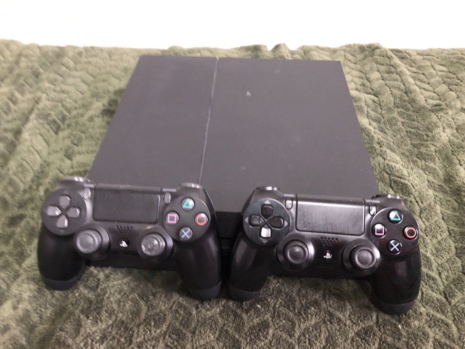 PlayStation 4 + 4 controallere Manesti • OLX.ro