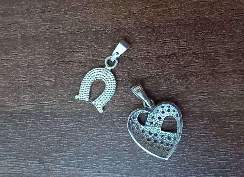 Pandantive argint Bucuresti Sectorul 4 • OLX.ro