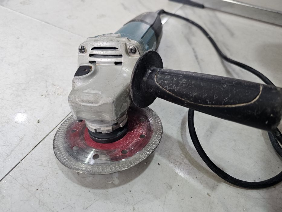 Ъглошлайф Makita GA5030, 720 W, 11000 об/мин, 125 мм гр. Варна Автогара ...