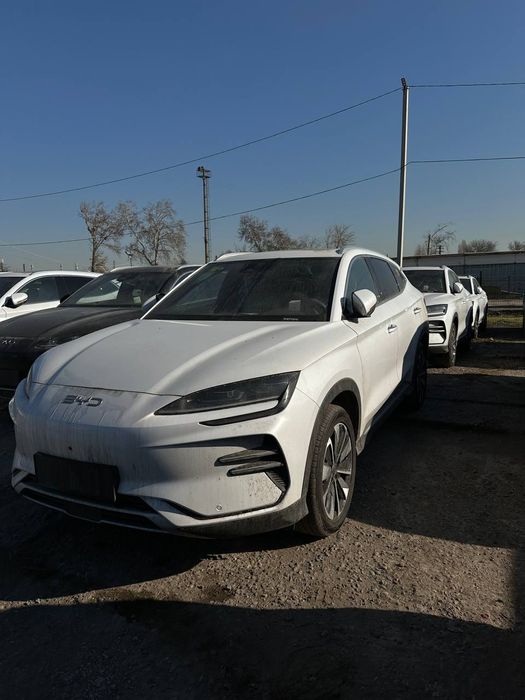 2025 model 2025 kuzov BYD chempion oq rangli Toshkentda Avtosalonda ta ...
