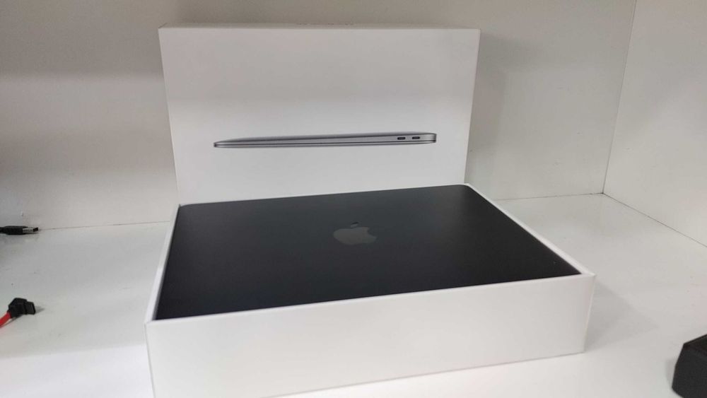 Macbook AIR M2 A2681 DDR5 8Gb Xotirasi 256Gb-2022 yil: 695 у.е ...