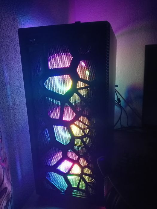 Urgent, pc gaming de vânzare oferta bomba Pucioasa • OLX.ro