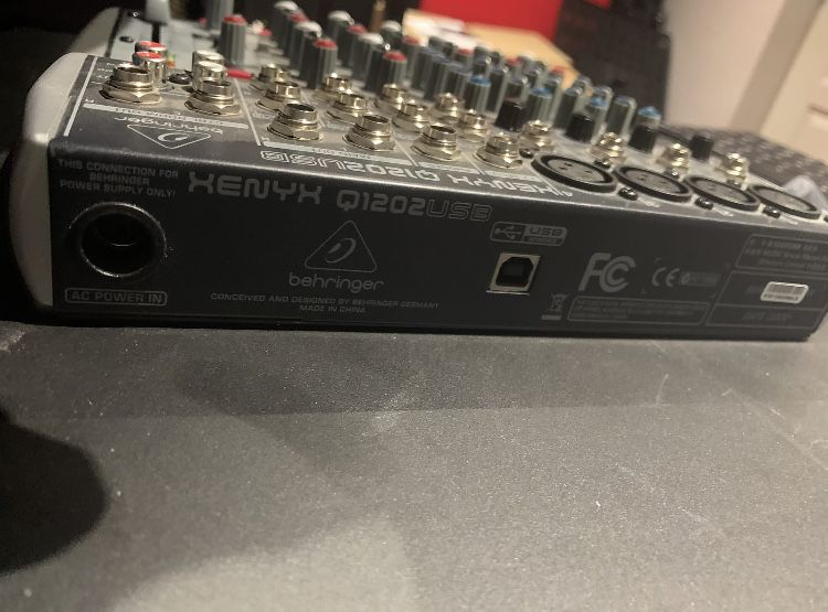 Behringer XENYX Q1202USB Микшер Mixer: 1 250 000 сум - Студийное ... Behringer XENYX Q1202USB Микшер Mixer: 1 250 000 сум - Студийное ...