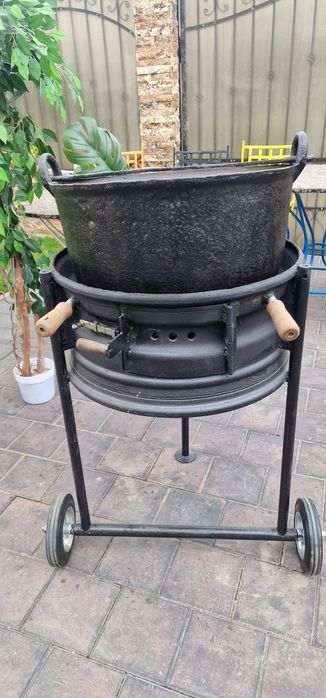 Ceaun fonta 60litri si disc 90cm si suport pe roti Drumul Carului • OLX.ro