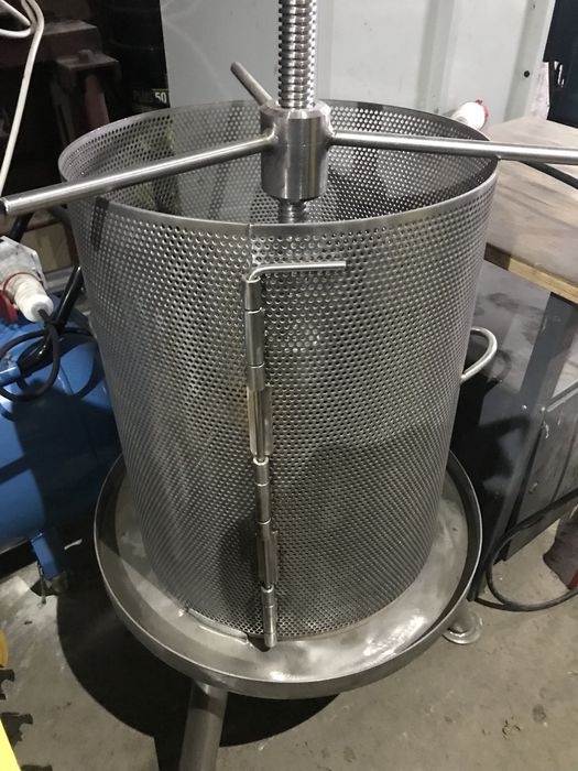 Teasc si zdrobitor struguri cu desciorchinator Dedulesti • OLX.ro