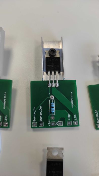 Продавам модули за включване / изключване на ЛЕД ленти на 12V и 24V гр ...