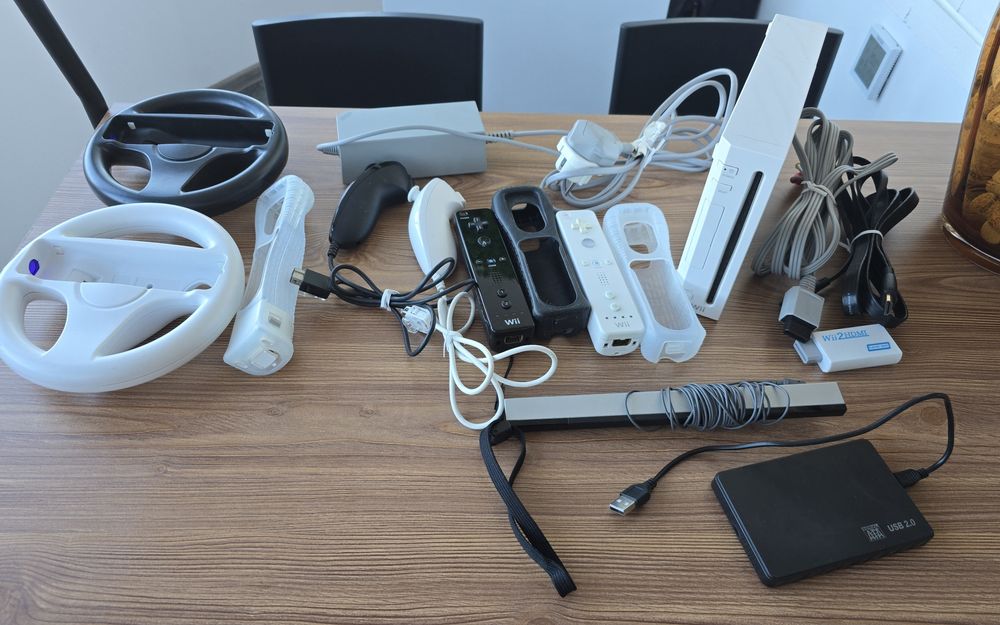 Consola Nintendo WII modata - cadou HDD extern peste 150 jocuri Suceava ...