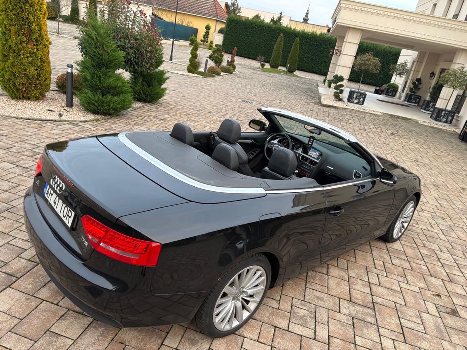 Elegantes Audi A5 Cabrio Jahreswagen Von Werksangehrigen Fotos