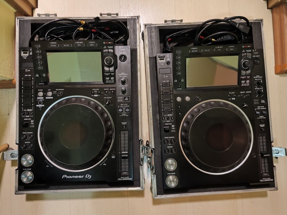 Playere CDJ 2000 Nexus 2 + Mixer Xone 92 + cutii transport Bistrita ...