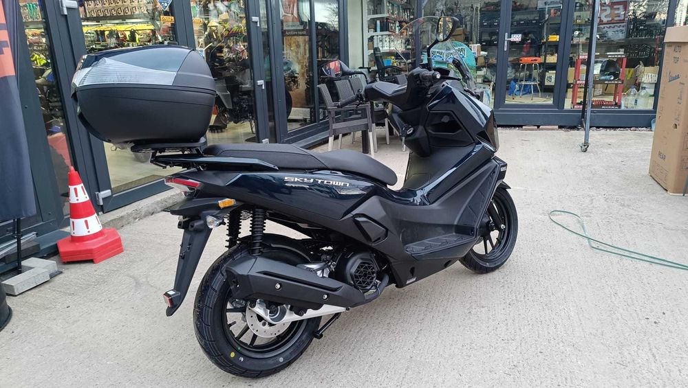 Scuter Kymco SkyTown 125i ABS -se conduce cu B-stoc EST BIKE Campina ...