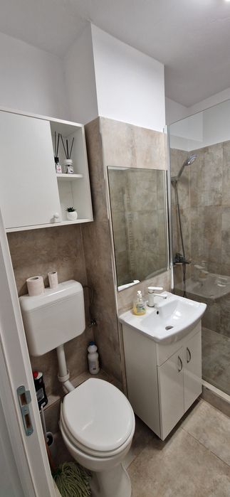 Vand garsoniera recent renovata Brasov • OLX.ro