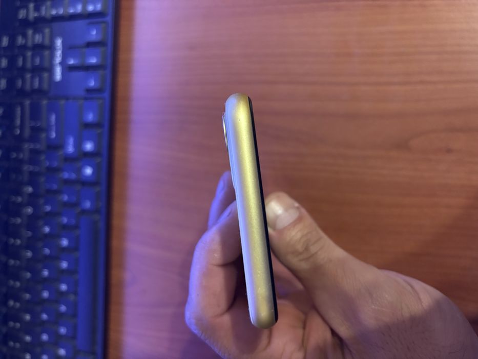 Iphone 11 galben de vanzare Sibiu • OLX.ro