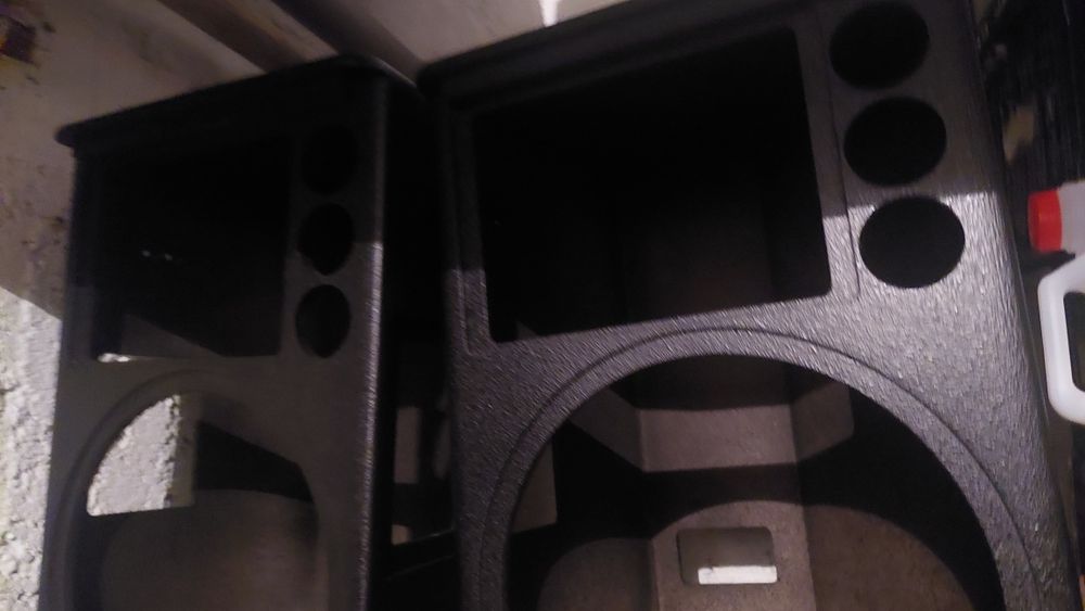Cutii pentru boxe de 15" din material calitativ Dacia • OLX.ro
