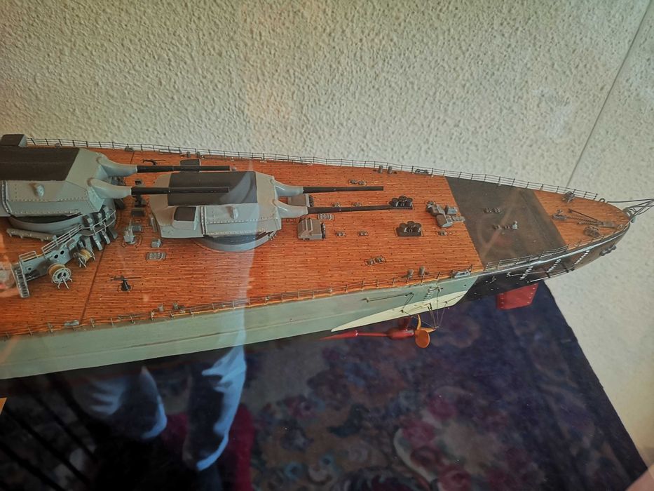 Macheta cuirasatul BISMARCK Hachette COMPLET ANSAMBLATA +display case ...