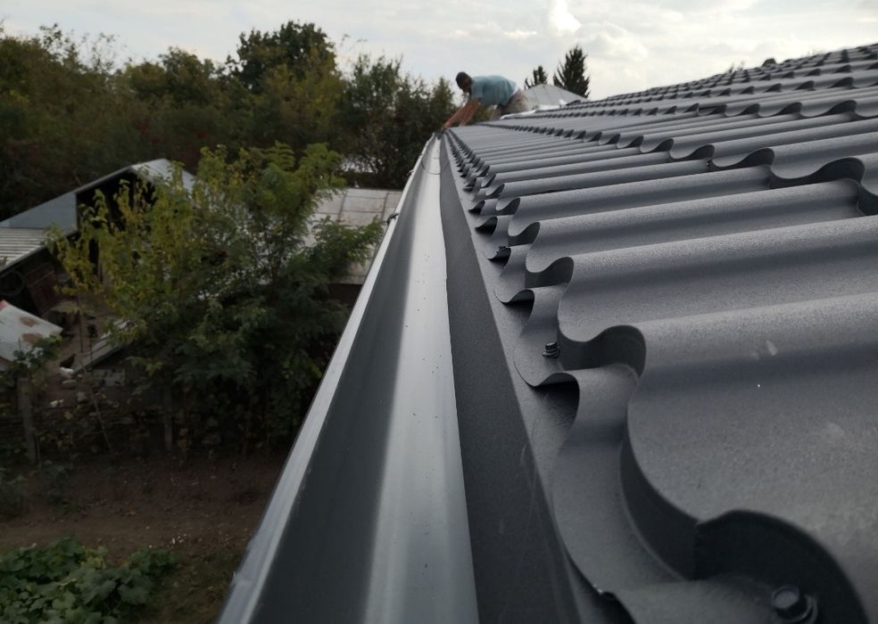 Montam tigla metalica bilka velux jgheaburi acoperis montaj tabla clic ...