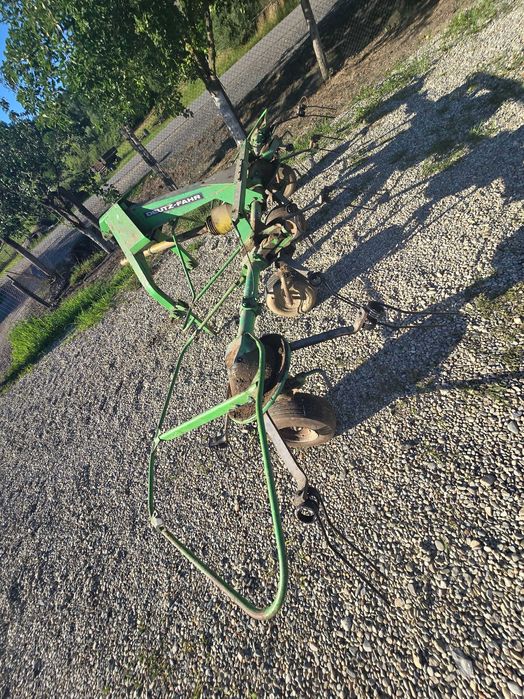 Grebla imprastiat dupa tractor 4 rotoare deutz fahr 4.5m tot original ...