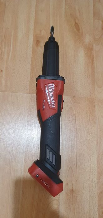 Milwaukee M18 FDGROVB,biax polizor drept cu variator de turație Braila • OLX.ro