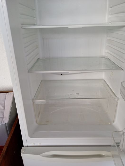 Хладилник с фризер Candy с. Богданлия • OLX.bg