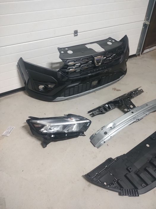 Bara fata, far dreapta, traversa, trager Sandero stepway 2021-2022 Bascov • OLX.ro