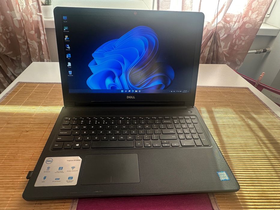Лаптоп Dell Inspiron 15 3000 / Intel i3 / 12GB RAM/ SSD гр. София Обеля 1 • OLX.bg