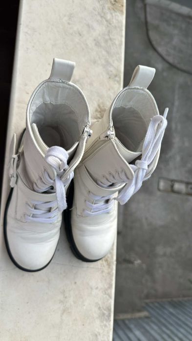 Детски бели кубинки 35 размер гр. Червен бряг • OLX.bg