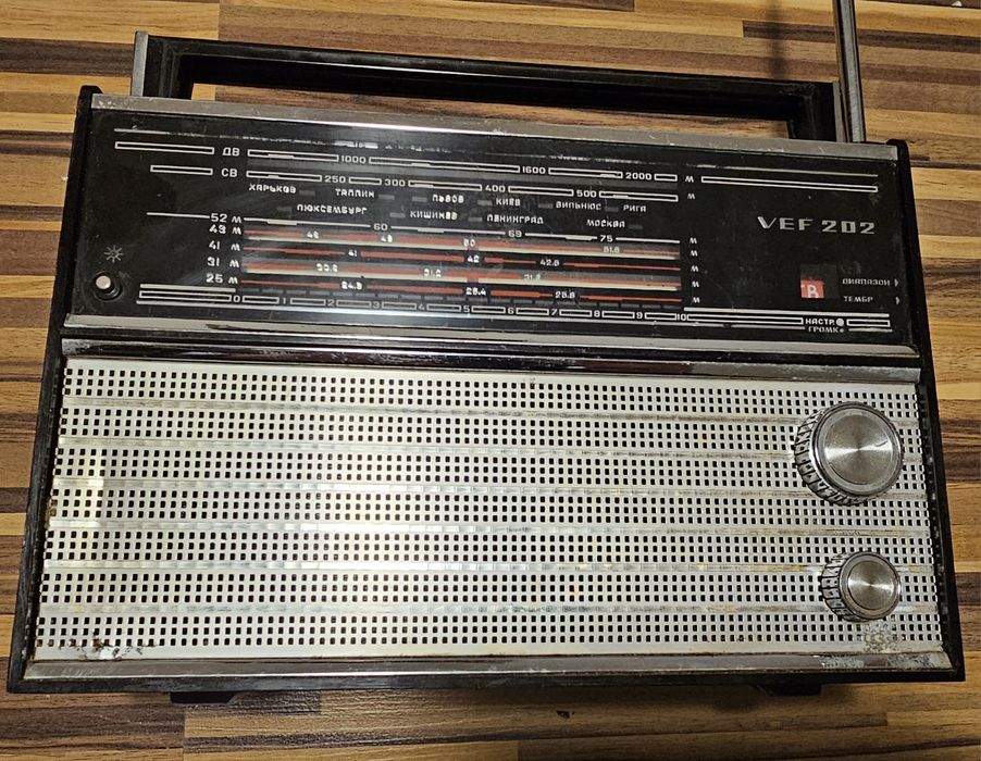 Radio portabil VEF 202 ! Bucuresti Sectorul 2 • OLX.ro