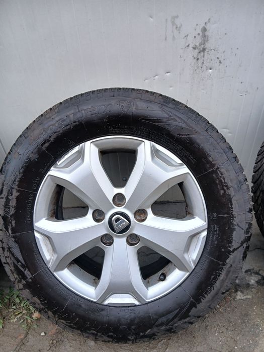 Jante aliaj Dacia Duster an 2022 cu cauciucuri de iarnă R16 dot 2024 ...