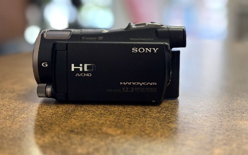 Камера Sony HDR-CX 700 Модел HDR-CX700 Без забележки ! Продава се комп ...