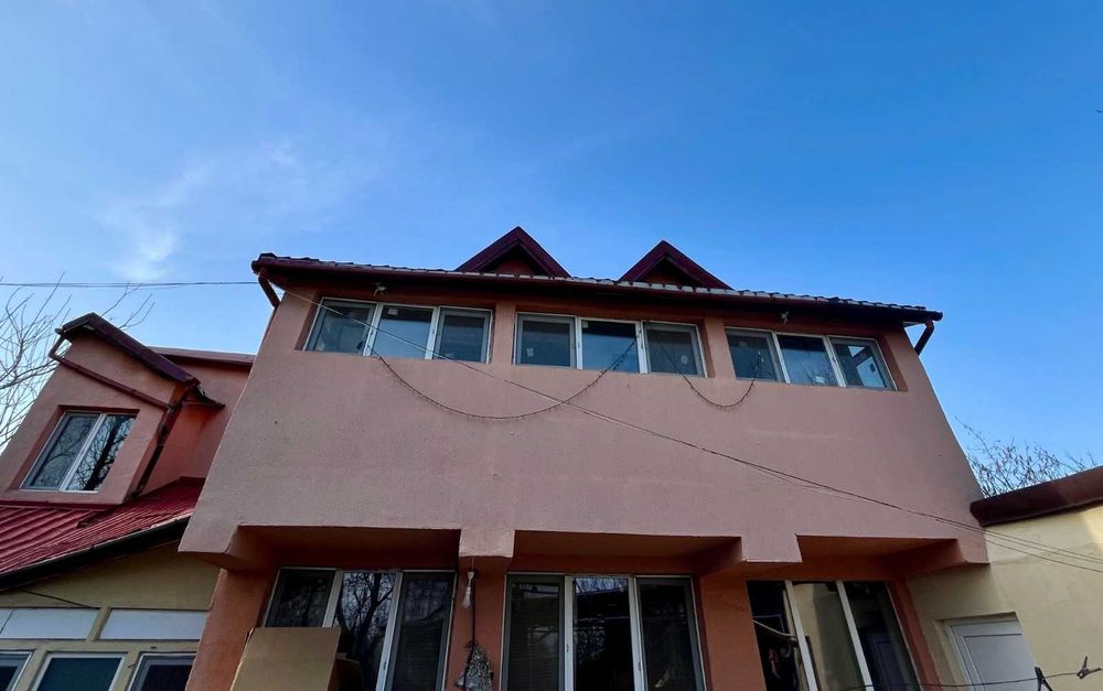 Casa 5 camere,S+P+E -Movilita -zona linistita langa lac,40km Bucuresti ...