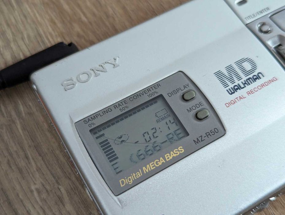 Sony MZ-R50 Mini Disc si casetofon Panasonic RQ SX25 tip Sony Walkman ...
