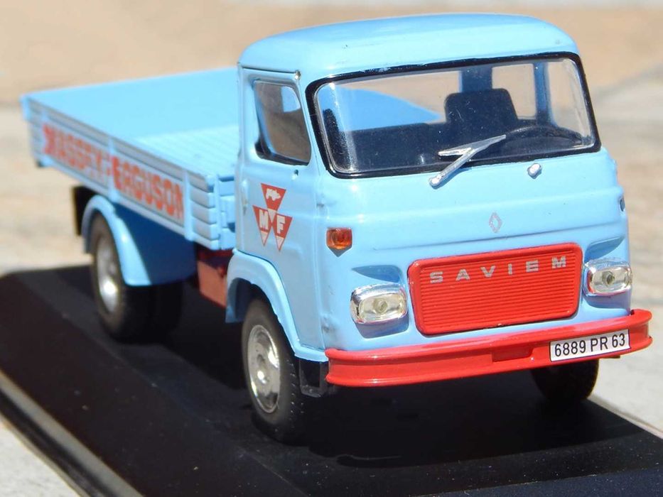 Macheta camion Renault Saviem SG5 sc 1:43 cu postament Bucuresti ...