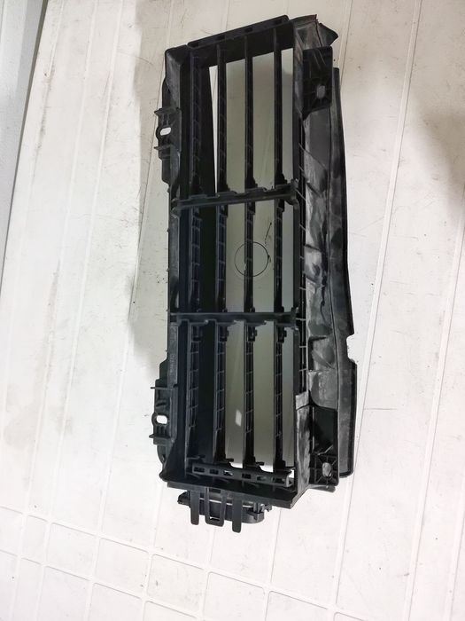 Grila activa , volet Sandero,Logan ,jogger cod 214f60895R Bascov • OLX.ro